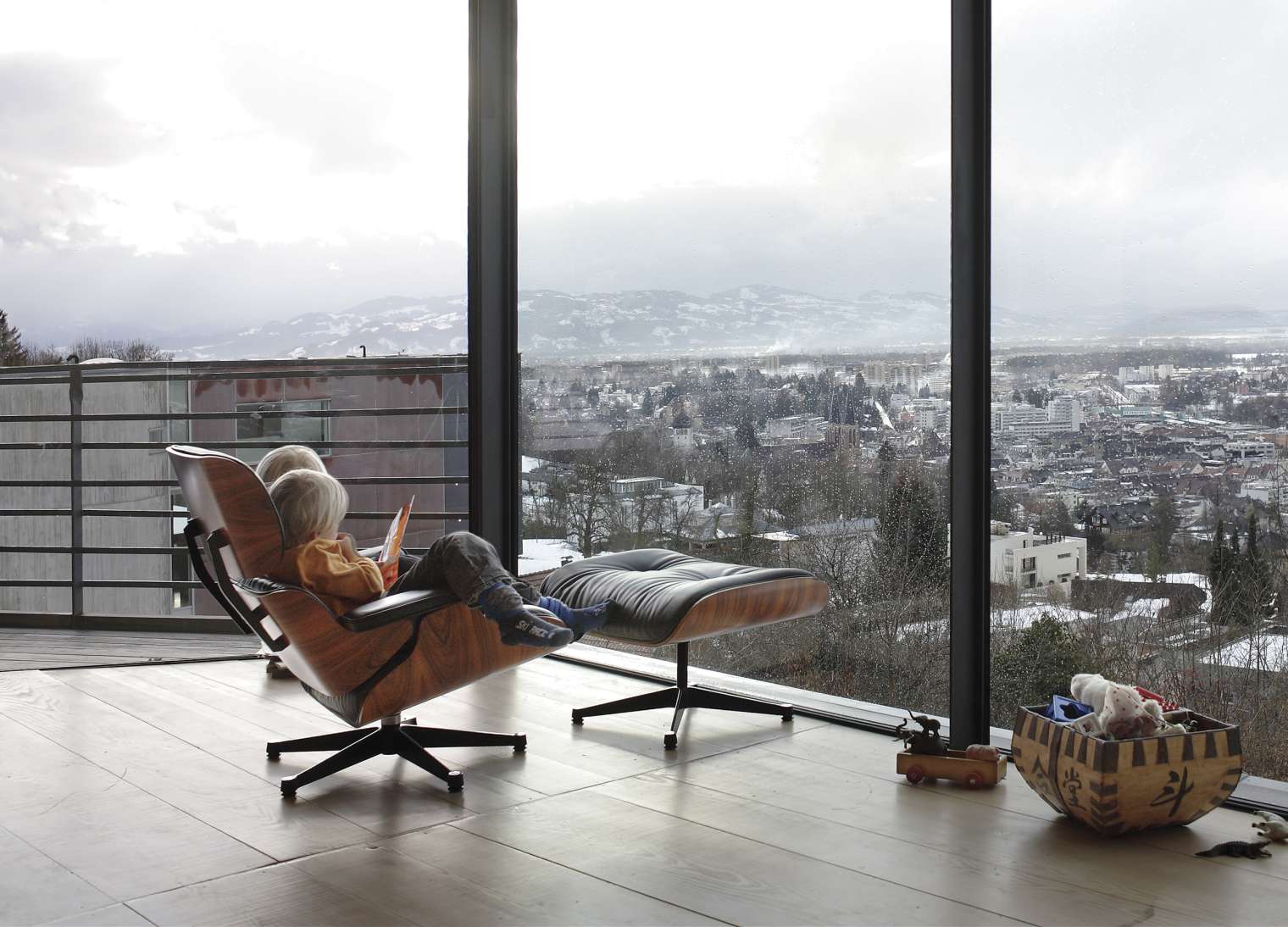 Modern eames chair store